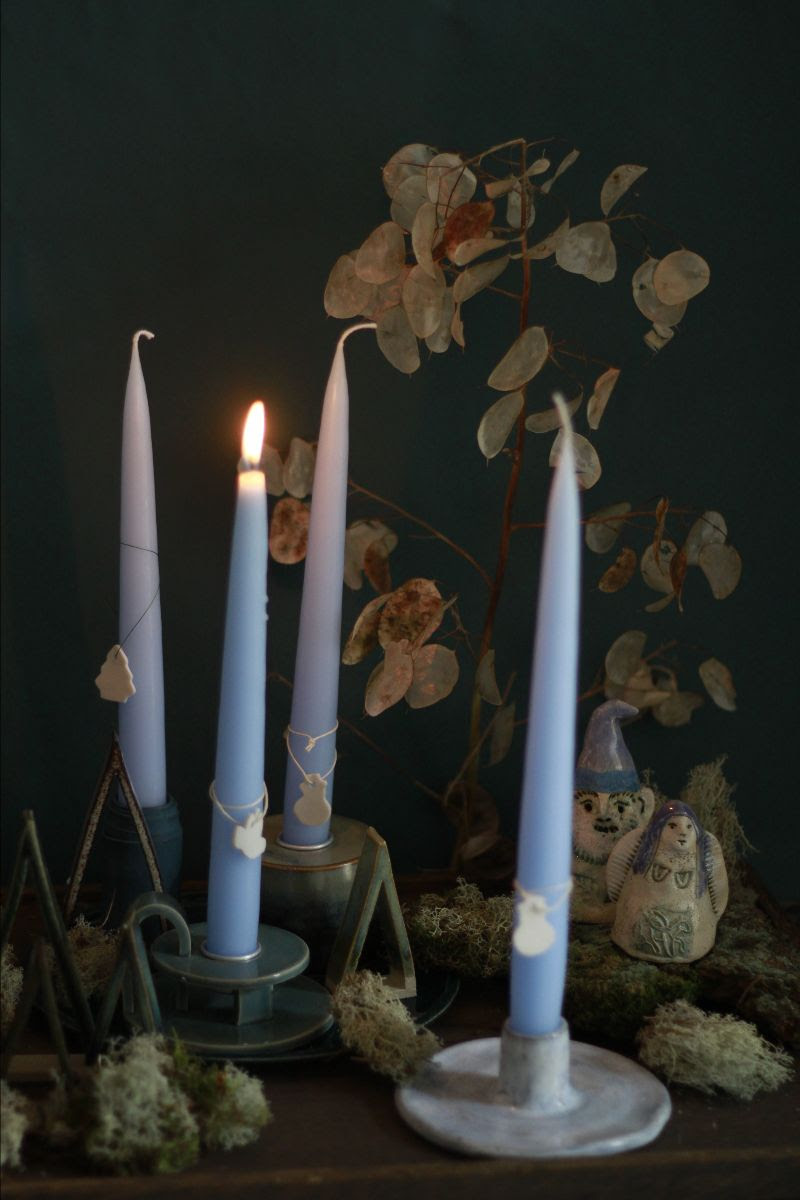 Advent, lys og kalendergaveinspiration med kunsthåndværk og natur som ...